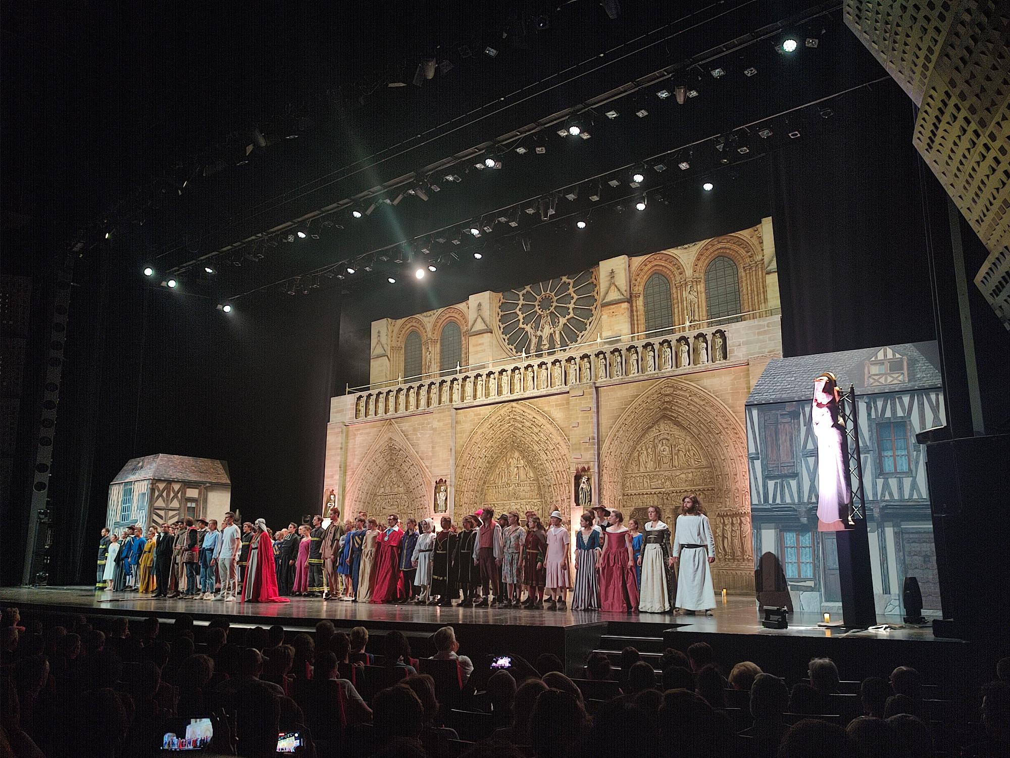 COMPTE-RENDU : « LA DAME DE PIERRE », UNE FRESQUE HISTORIQUE AU PALAIS ...